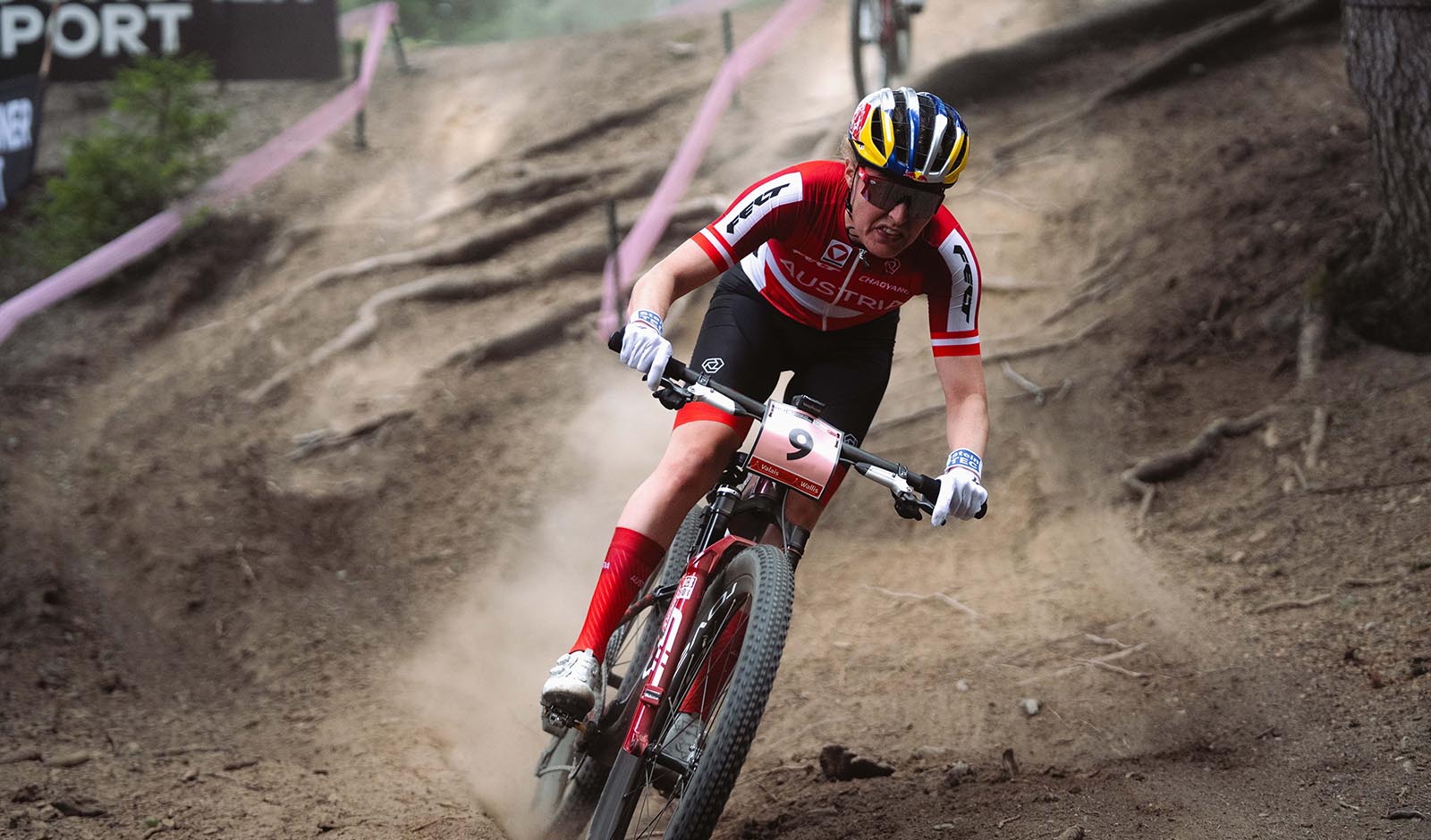Laura Stigger als bester Österreicherin auf Platz 16 im WM-Cross ...